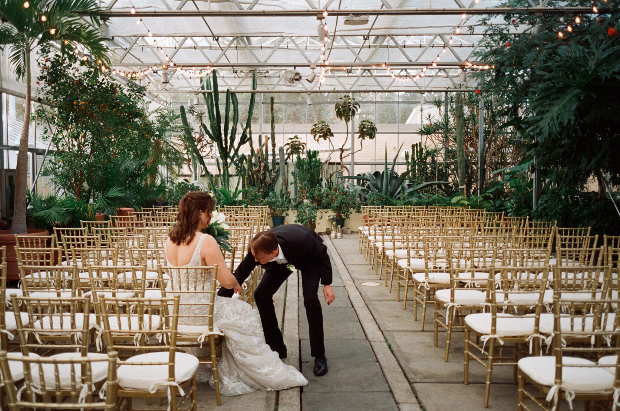 A Winter Wedding at Roger Williams Park Botanical Center | Showit Blog